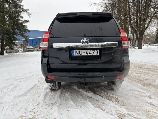 Blue Toyota Land Cruiser 2010 in Ogre, with an engine capacity of 3.00 L and mileage of 246 thousand km for 21500 €, photo 5 on AUTOMOTO.COM.LV