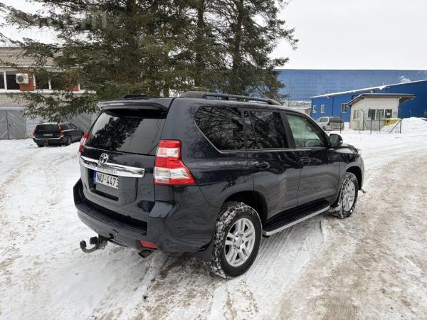 Blue Toyota Land Cruiser 2010 in Ogre, with an engine capacity of 3.00 L and mileage of 246 thousand km for 21500 €, photo 6 on AUTOMOTO.COM.LV