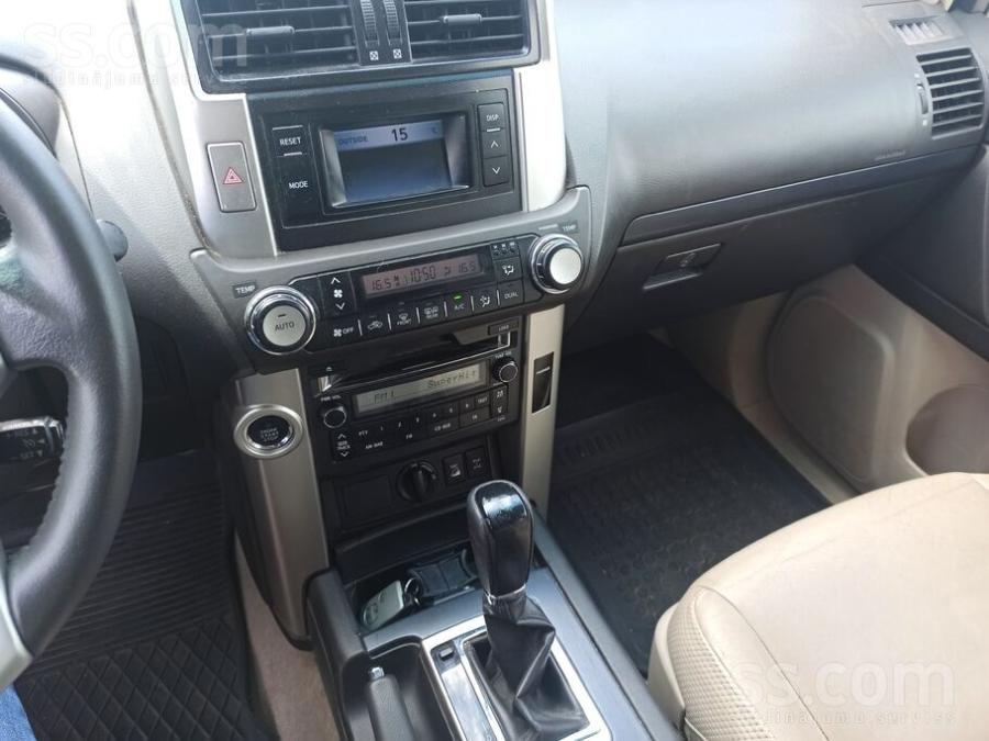 Zils Toyota Land Cruiser 2010 Daugavpils, ar dzinēja tilpumu 3.00 L un nobraukumu 0 tūkst. km par 17500 €, foto 25 vietnē AUTOMOTO.COM.LV