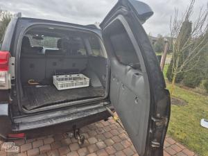 Blue Toyota Land Cruiser 2010 in Panevezys, with an engine capacity of 3.00 L and mileage of 374 thousand km for 17900 €, photo 4 on AUTOMOTO.COM.LV