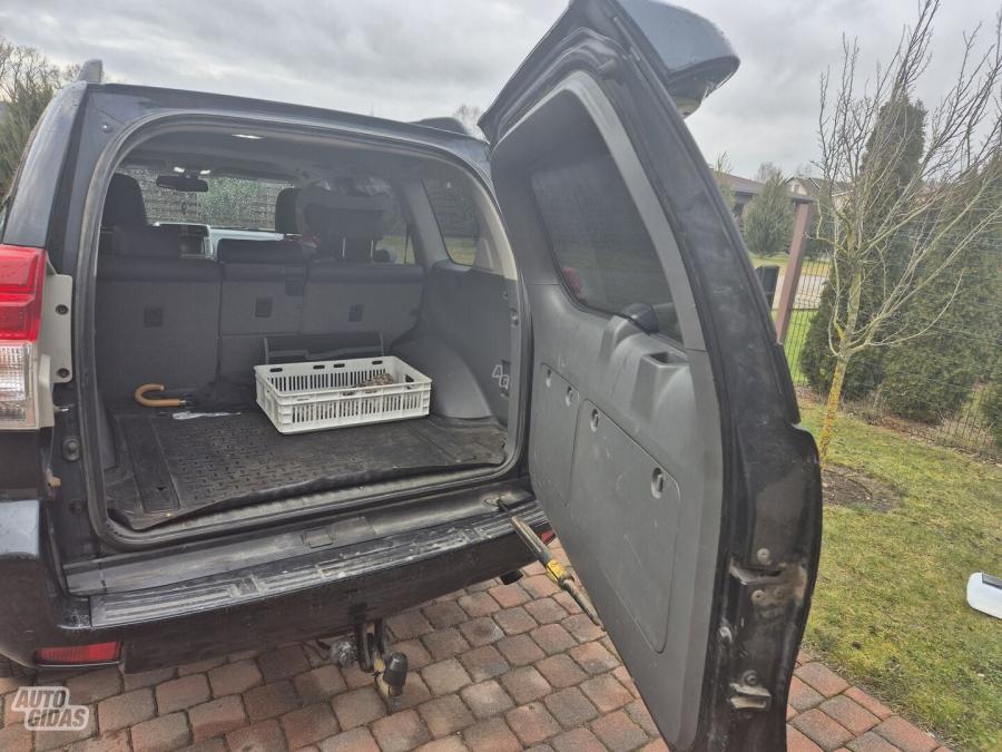 Blue Toyota Land Cruiser 2010 in Panevezys, with an engine capacity of 3.00 L and mileage of 374 thousand km for 17900 €, photo 4 on AUTOMOTO.COM.LV