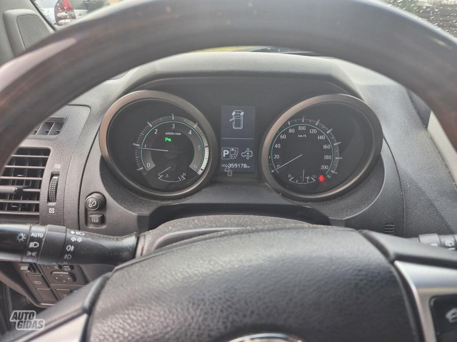 Blue Toyota Land Cruiser 2010 in Panevezys, with an engine capacity of 3.00 L and mileage of 374 thousand km for 17900 €, photo 7 on AUTOMOTO.COM.LV