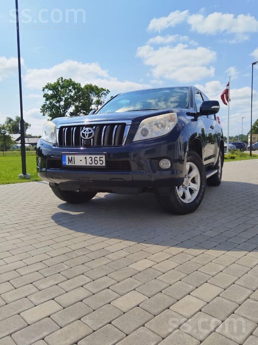 Zils Toyota Land Cruiser 2010 Rīga, ar dzinēja tilpumu 3.00 L un nobraukumu 230 tūkst. km par 18100 €, foto 3 vietnē AUTOMOTO.COM.LV