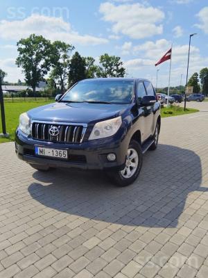Zils Toyota Land Cruiser 2010 Rīga, ar dzinēja tilpumu 3.00 L un nobraukumu 230 tūkst. km par 18100 €, foto 5 vietnē AUTOMOTO.COM.LV