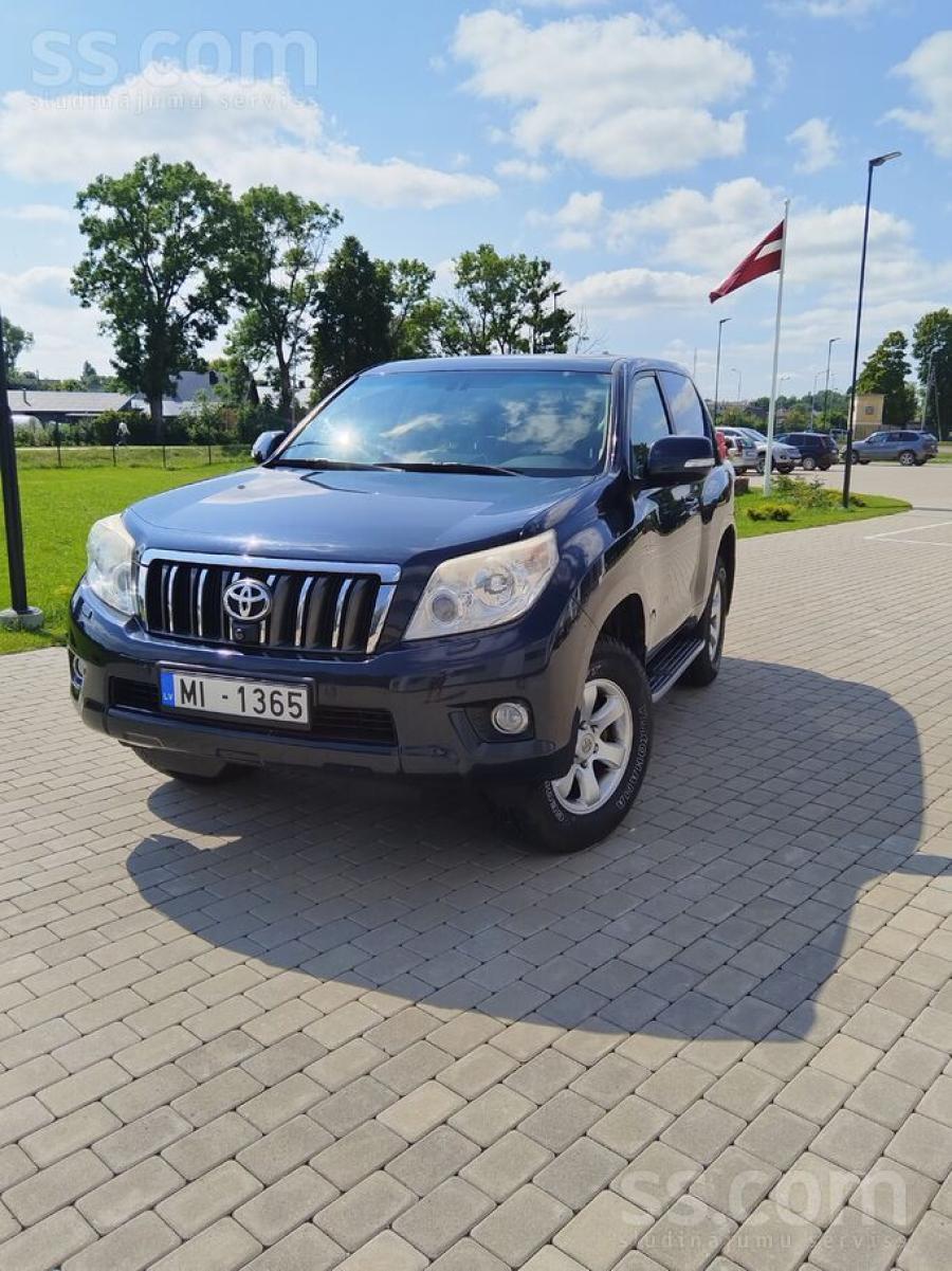 Zils Toyota Land Cruiser 2010 Rīga, ar dzinēja tilpumu 3.00 L un nobraukumu 230 tūkst. km par 18100 €, foto 5 vietnē AUTOMOTO.COM.LV