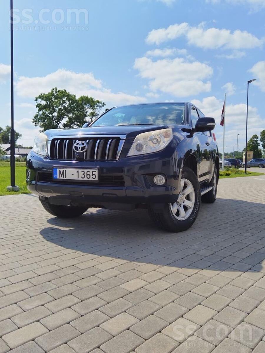 Zils Toyota Land Cruiser 2010 Rīga, ar dzinēja tilpumu 3.00 L un nobraukumu 230 tūkst. km par 18100 €, foto 6 vietnē AUTOMOTO.COM.LV
