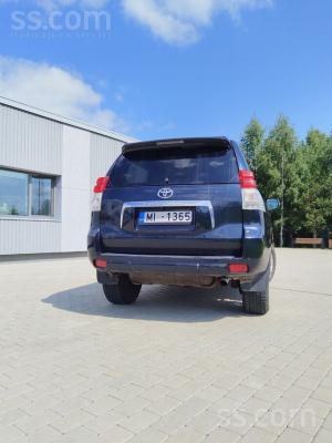 Zils Toyota Land Cruiser 2010 Rīga, ar dzinēja tilpumu 3.00 L un nobraukumu 230 tūkst. km par 18100 €, foto 10 vietnē AUTOMOTO.COM.LV