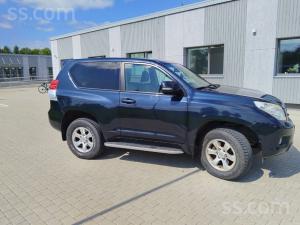 Zils Toyota Land Cruiser 2010 Rīga, ar dzinēja tilpumu 3.00 L un nobraukumu 230 tūkst. km par 18100 €, foto 13 vietnē AUTOMOTO.COM.LV