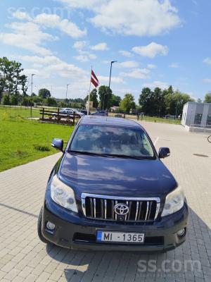 Zils Toyota Land Cruiser 2010 Rīga, ar dzinēja tilpumu 3.00 L un nobraukumu 230 tūkst. km par 18100 €, foto 18 vietnē AUTOMOTO.COM.LV