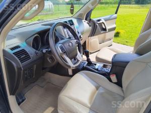 Zils Toyota Land Cruiser 2010 Rīga, ar dzinēja tilpumu 3.00 L un nobraukumu 230 tūkst. km par 18100 €, foto 22 vietnē AUTOMOTO.COM.LV
