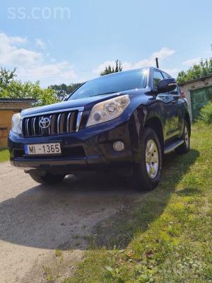Zils Toyota Land Cruiser 2010 Rīga, ar dzinēja tilpumu 3.00 L un nobraukumu 230 tūkst. km par 18100 €, foto 24 vietnē AUTOMOTO.COM.LV
