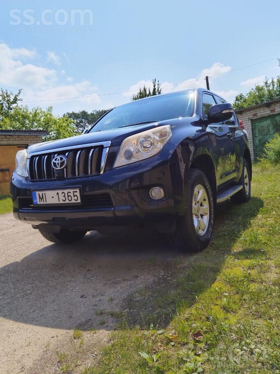 Zils Toyota Land Cruiser 2010 Rīga, ar dzinēja tilpumu 3.00 L un nobraukumu 230 tūkst. km par 18100 €, foto 24 vietnē AUTOMOTO.COM.LV