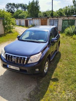 Zils Toyota Land Cruiser 2010 Rīga, ar dzinēja tilpumu 3.00 L un nobraukumu 230 tūkst. km par 18100 €, foto 25 vietnē AUTOMOTO.COM.LV