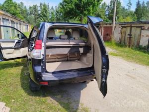 Zils Toyota Land Cruiser 2010 Rīga, ar dzinēja tilpumu 3.00 L un nobraukumu 230 tūkst. km par 18100 €, foto 28 vietnē AUTOMOTO.COM.LV