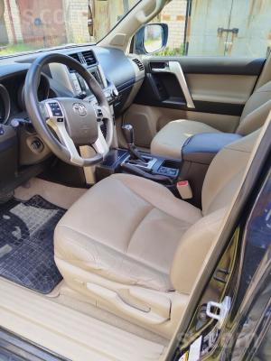 Zils Toyota Land Cruiser 2010 Rīga, ar dzinēja tilpumu 3.00 L un nobraukumu 230 tūkst. km par 18100 €, foto 29 vietnē AUTOMOTO.COM.LV