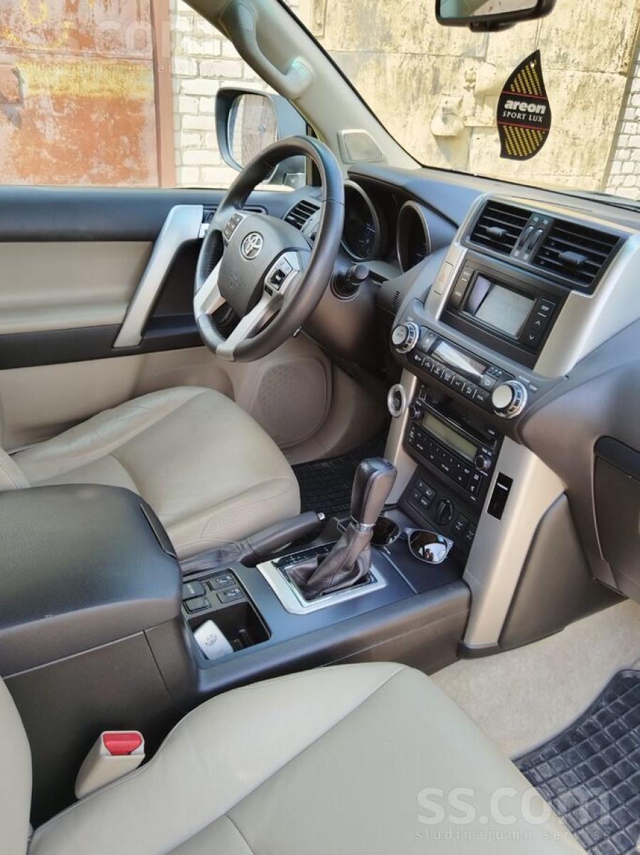Zils Toyota Land Cruiser 2010 Rīga, ar dzinēja tilpumu 3.00 L un nobraukumu 230 tūkst. km par 18100 €, foto 30 vietnē AUTOMOTO.COM.LV