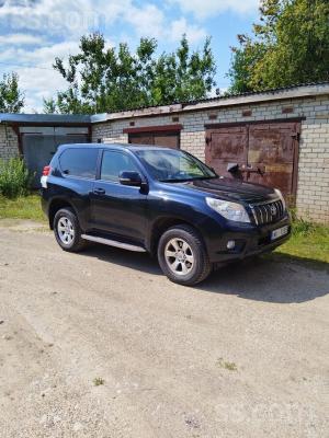 Zils Toyota Land Cruiser 2010 Rīga, ar dzinēja tilpumu 3.00 L un nobraukumu 230 tūkst. km par 18100 €, foto 33 vietnē AUTOMOTO.COM.LV
