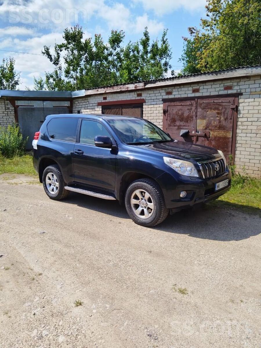 Zils Toyota Land Cruiser 2010 Rīga, ar dzinēja tilpumu 3.00 L un nobraukumu 230 tūkst. km par 18100 €, foto 33 vietnē AUTOMOTO.COM.LV