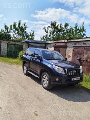 Zils Toyota Land Cruiser 2010 Rīga, ar dzinēja tilpumu 3.00 L un nobraukumu 230 tūkst. km par 18100 €, foto 34 vietnē AUTOMOTO.COM.LV