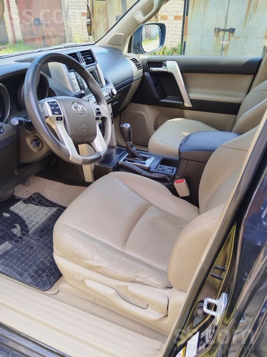 Zils Toyota Land Cruiser 2010 Rīga, ar dzinēja tilpumu 3.00 L un nobraukumu 230 tūkst. km par 18100 €, foto 36 vietnē AUTOMOTO.COM.LV