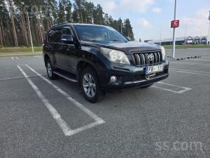 Zils Toyota Land Cruiser 2010 Rīga, ar dzinēja tilpumu 3.00 L un nobraukumu 255 tūkst. km par 23500 €, foto  vietnē AUTOMOTO.COM.LV