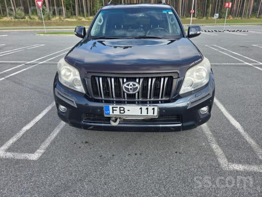 Blue Toyota Land Cruiser 2010 in Riga, with an engine capacity of 3.00 L and mileage of 255 thousand km for 23500 €, photo 5 on AUTOMOTO.COM.LV