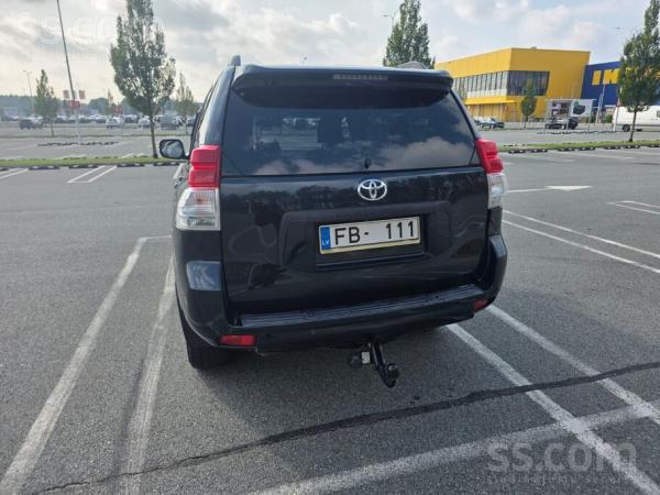 Zils Toyota Land Cruiser 2010 Rīga, ar dzinēja tilpumu 3.00 L un nobraukumu 255 tūkst. km par 23500 €, foto 5 vietnē AUTOMOTO.COM.LV
