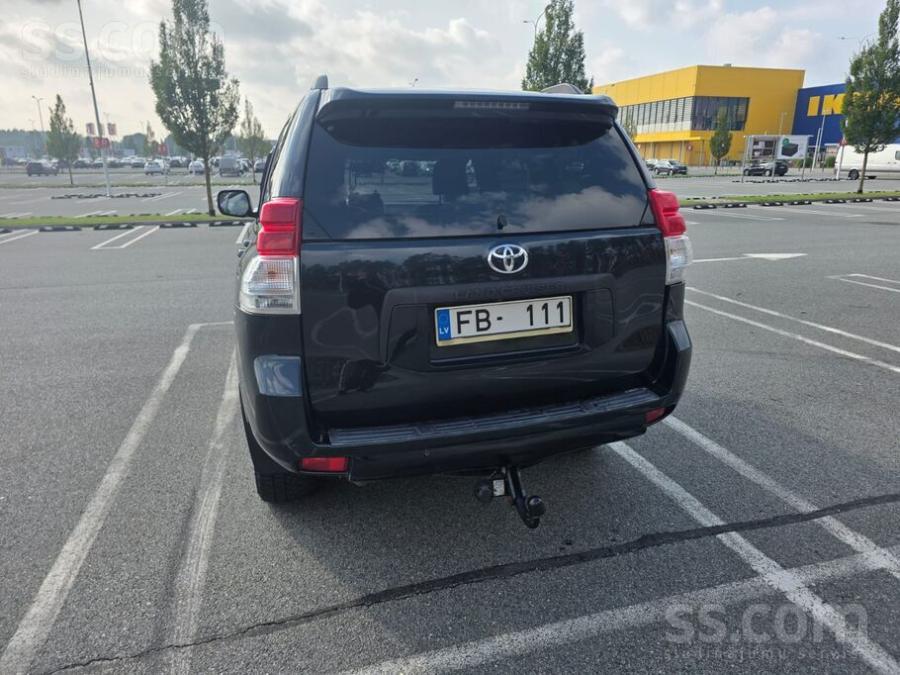 Blue Toyota Land Cruiser 2010 in Riga, with an engine capacity of 3.00 L and mileage of 255 thousand km for 23500 €, photo 6 on AUTOMOTO.COM.LV
