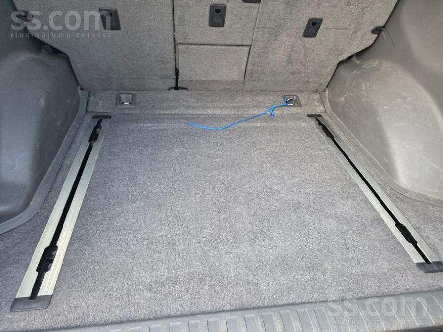 Blue Toyota Land Cruiser 2010 in Riga, with an engine capacity of 3.00 L and mileage of 255 thousand km for 23500 €, photo 9 on AUTOMOTO.COM.LV