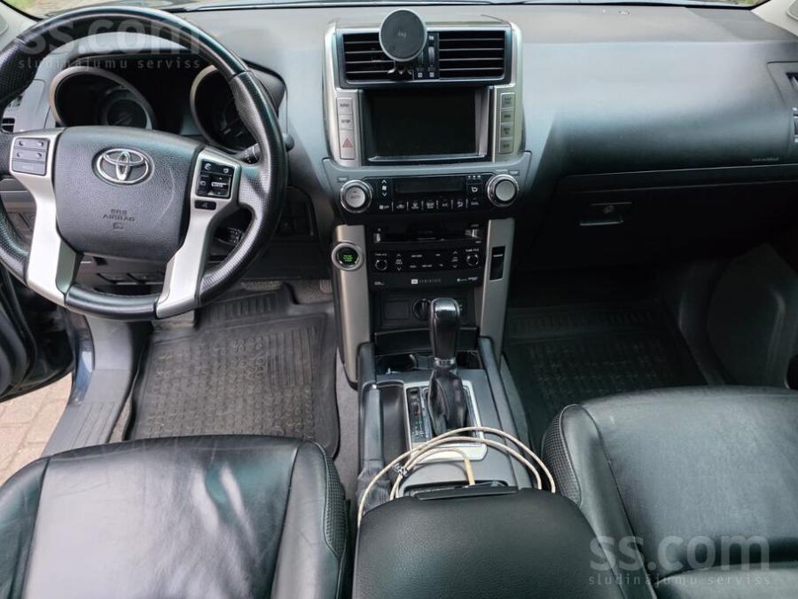 Blue Toyota Land Cruiser 2010 in Riga, with an engine capacity of 3.00 L and mileage of 255 thousand km for 23500 €, photo 10 on AUTOMOTO.COM.LV