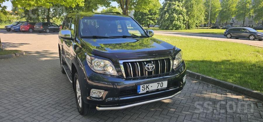 Zils Toyota Land Cruiser 2011 Rīga, ar dzinēja tilpumu 3.00 L un nobraukumu 260 tūkst. km par 19900 €, foto 1 vietnē AUTOMOTO.COM.LV