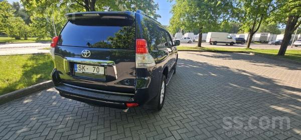 Blue Toyota Land Cruiser 2011 in Riga, with an engine capacity of 3.00 L and mileage of 260 thousand km for 19900 €, photo 3 on AUTOMOTO.COM.LV