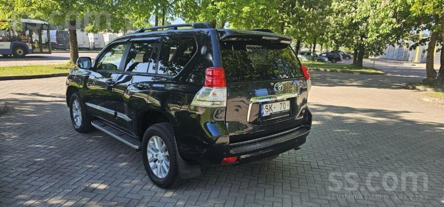 Zils Toyota Land Cruiser 2011 Rīga, ar dzinēja tilpumu 3.00 L un nobraukumu 260 tūkst. km par 19900 €, foto 5 vietnē AUTOMOTO.COM.LV