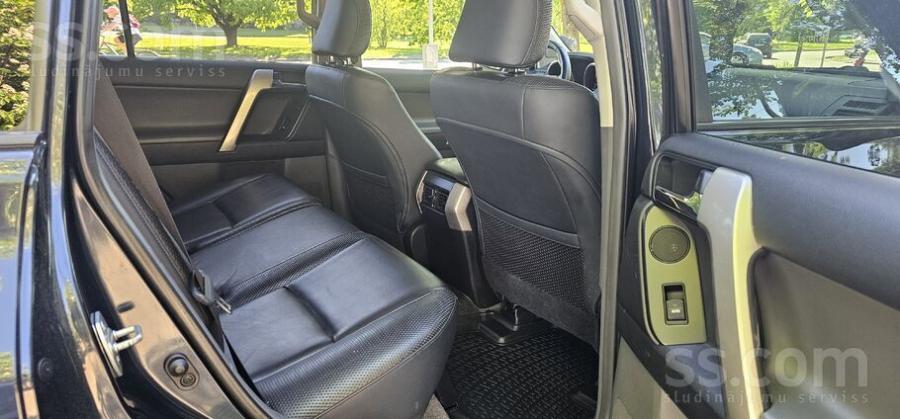 Zils Toyota Land Cruiser 2011 Rīga, ar dzinēja tilpumu 3.00 L un nobraukumu 260 tūkst. km par 19900 €, foto 7 vietnē AUTOMOTO.COM.LV