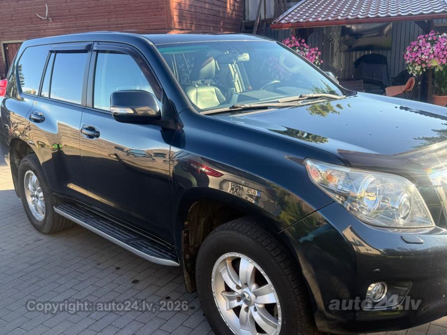 Zils Toyota Land Cruiser 2011 Hāpsalu, ar dzinēja tilpumu 3.00 L un nobraukumu 297 tūkst. km par 24000 €, foto 1 vietnē AUTOMOTO.COM.LV