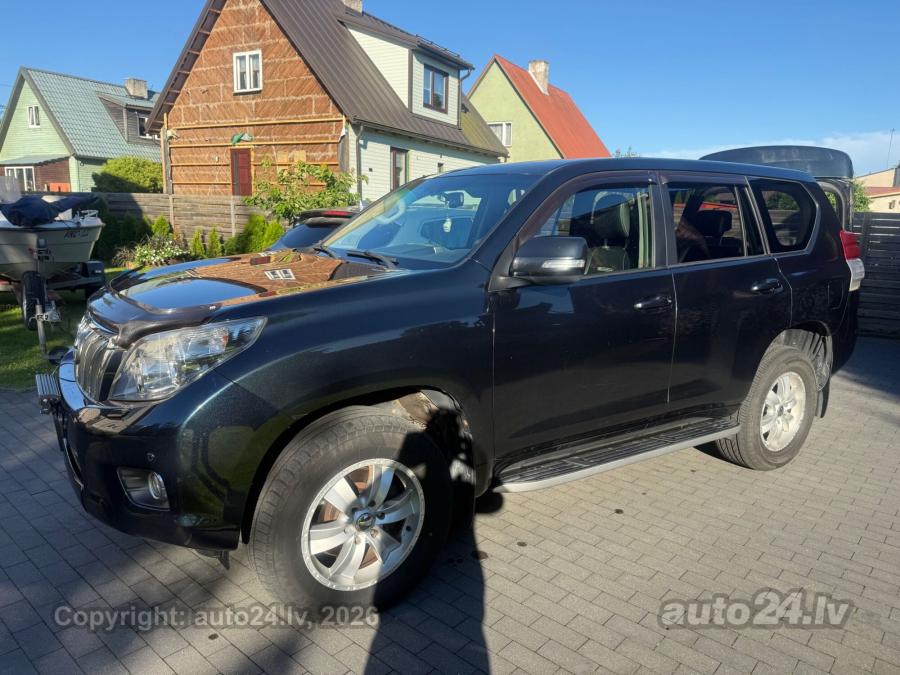 Zils Toyota Land Cruiser 2011 Hāpsalu, ar dzinēja tilpumu 3.00 L un nobraukumu 297 tūkst. km par 24000 €, foto 5 vietnē AUTOMOTO.COM.LV