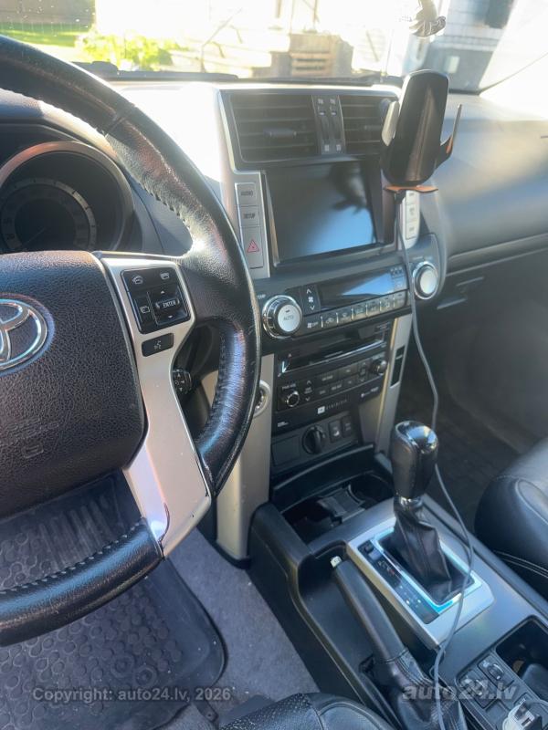 Zils Toyota Land Cruiser 2011 Hāpsalu, ar dzinēja tilpumu 3.00 L un nobraukumu 297 tūkst. km par 24000 €, foto 5 vietnē AUTOMOTO.COM.LV