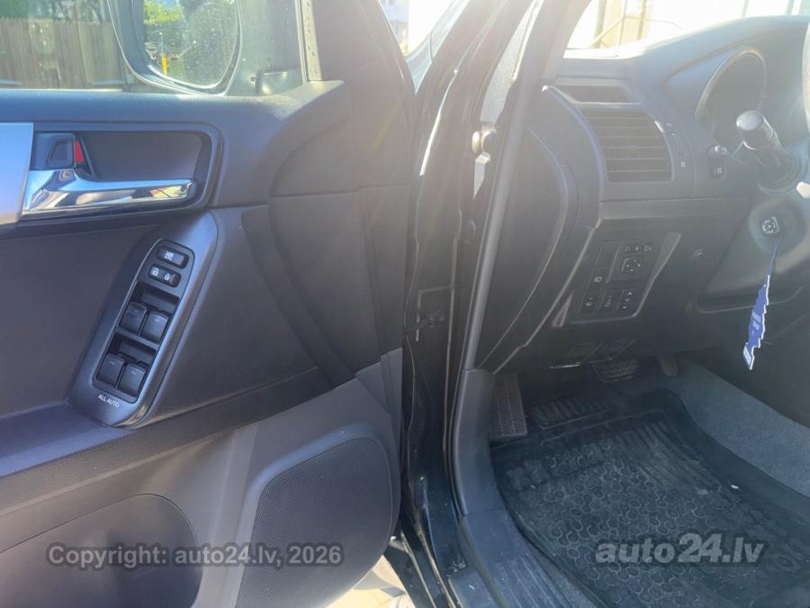 Zils Toyota Land Cruiser 2011 Hāpsalu, ar dzinēja tilpumu 3.00 L un nobraukumu 297 tūkst. km par 24000 €, foto 7 vietnē AUTOMOTO.COM.LV