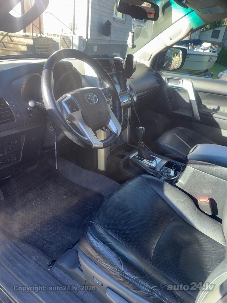 Zils Toyota Land Cruiser 2011 Hāpsalu, ar dzinēja tilpumu 3.00 L un nobraukumu 297 tūkst. km par 24000 €, foto 9 vietnē AUTOMOTO.COM.LV