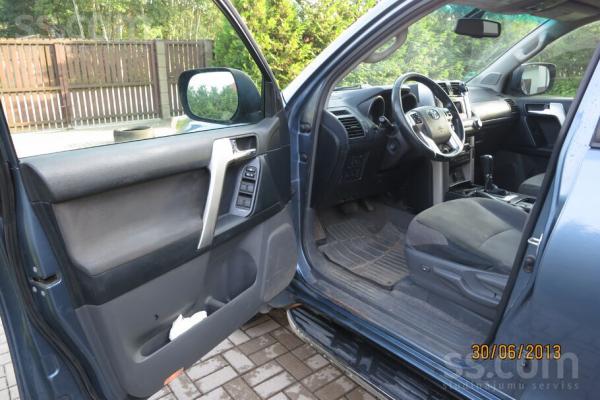 Blue Toyota Land Cruiser 2011 in Daugavpils, with an engine capacity of 3.00 L and mileage of 186 thousand km for 18200 €, photo 8 on AUTOMOTO.COM.LV