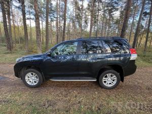 Blue Toyota Land Cruiser 2012 in Riga, with an engine capacity of 3.00 L and mileage of 168 thousand km for 23900 €, photo 4 on AUTOMOTO.COM.LV