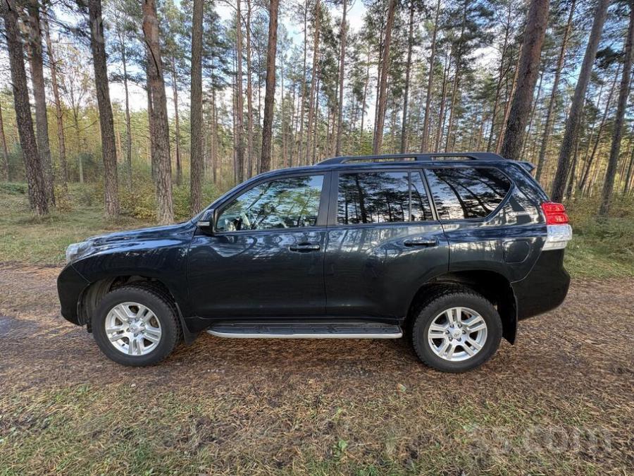 Blue Toyota Land Cruiser 2012 in Riga, with an engine capacity of 3.00 L and mileage of 168 thousand km for 23900 €, photo 4 on AUTOMOTO.COM.LV