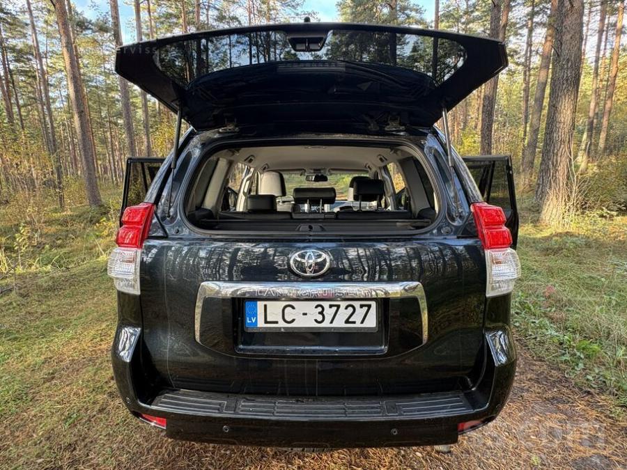 Blue Toyota Land Cruiser 2012 in Riga, with an engine capacity of 3.00 L and mileage of 168 thousand km for 23900 €, photo 11 on AUTOMOTO.COM.LV