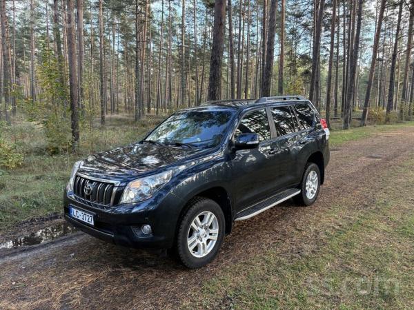 Blue Toyota Land Cruiser 2012 in Riga, with an engine capacity of 3.00 L and mileage of 168 thousand km for 23900 €, photo 3 on AUTOMOTO.COM.LV