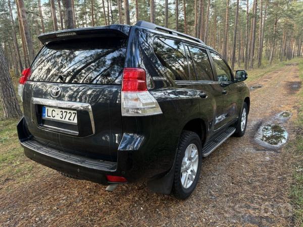 Blue Toyota Land Cruiser 2012 in Riga, with an engine capacity of 3.00 L and mileage of 168 thousand km for 23900 €, photo 6 on AUTOMOTO.COM.LV