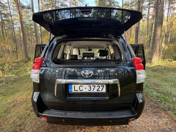 Blue Toyota Land Cruiser 2012 in Riga, with an engine capacity of 3.00 L and mileage of 168 thousand km for 23900 €, photo 11 on AUTOMOTO.COM.LV