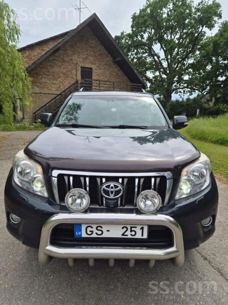 Blue Toyota Land Cruiser 2013 in Riga, with an engine capacity of 3.00 L and mileage of 210 thousand km for 25500 €, photo 1 on AUTOMOTO.COM.LV