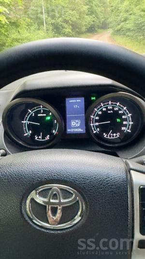 Blue Toyota Land Cruiser 2013 in Riga, with an engine capacity of 3.00 L and mileage of 210 thousand km for 25500 €, photo 9 on AUTOMOTO.COM.LV