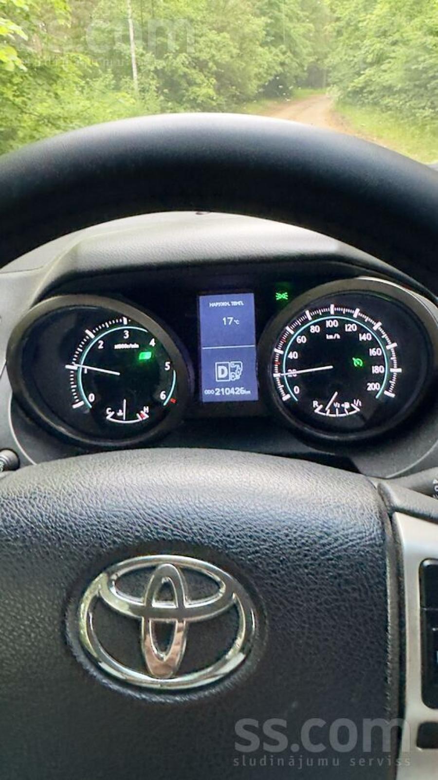 Blue Toyota Land Cruiser 2013 in Riga, with an engine capacity of 3.00 L and mileage of 210 thousand km for 25500 €, photo 9 on AUTOMOTO.COM.LV