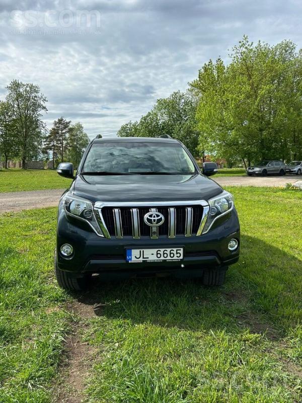 Zils Toyota Land Cruiser 2014 Rīga, ar dzinēja tilpumu 3.00 L un nobraukumu 138 tūkst. km par 25700 €, foto 1 vietnē AUTOMOTO.COM.LV